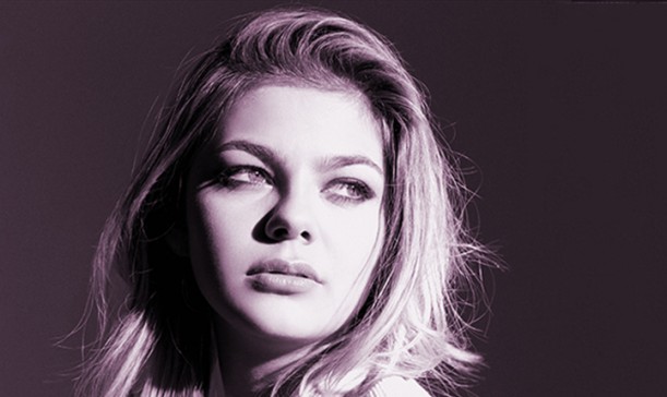 Pool presents : Louane
